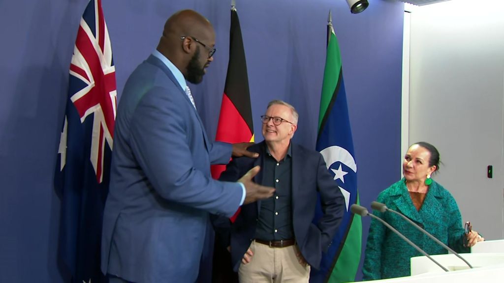 The moment Shaq meets Australian Prime Minister Anthony Albanese - ABC News