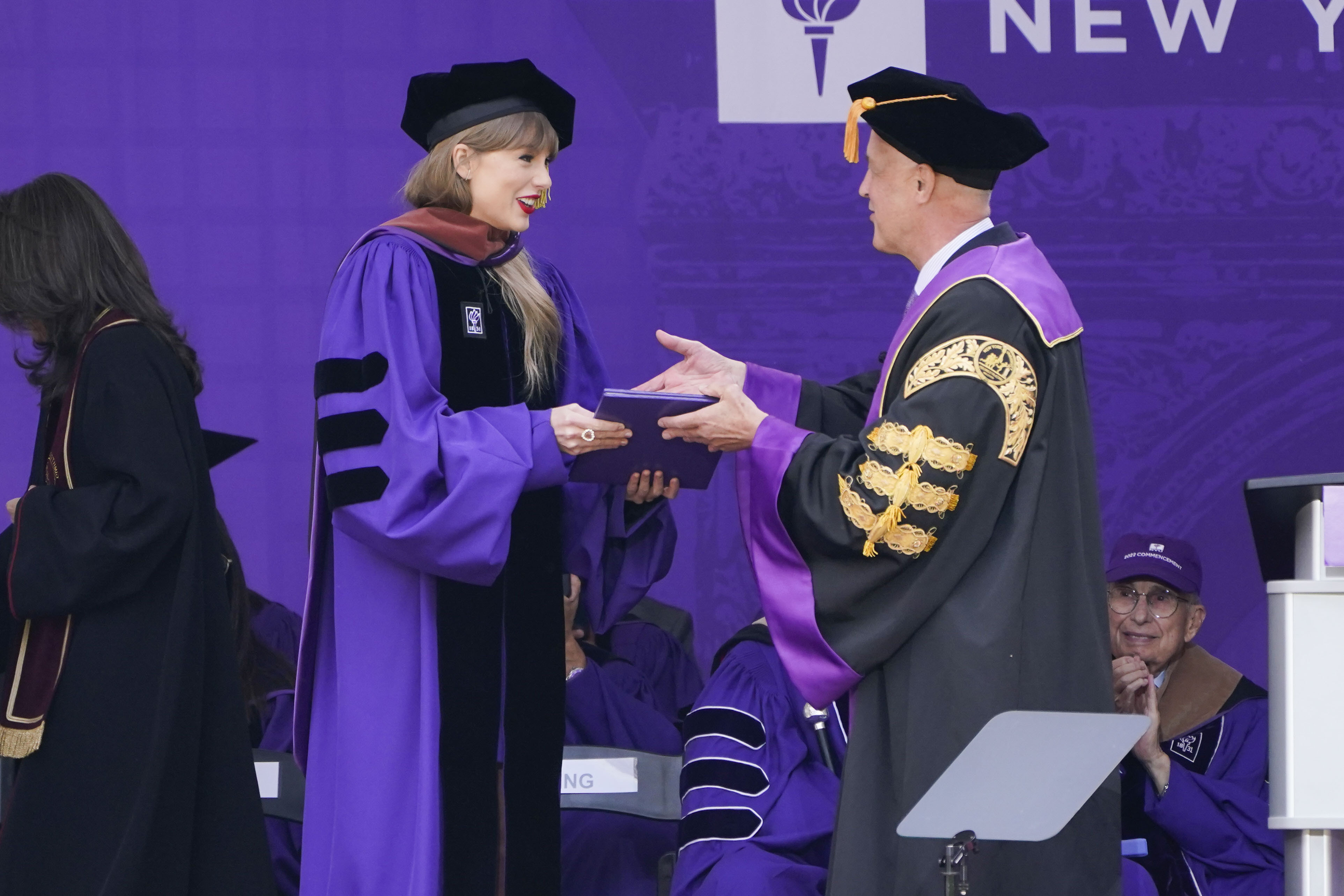 Award-winning US singer Taylor Swift awarded honorary degree from New ...