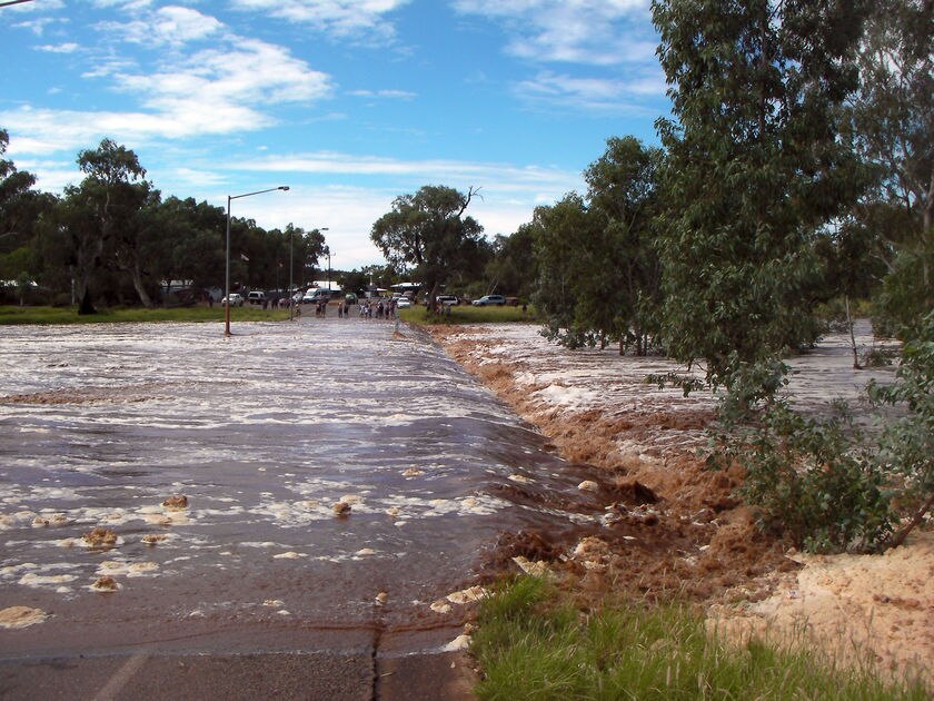 Todd River a 'wall of water': flood warning - ABC News