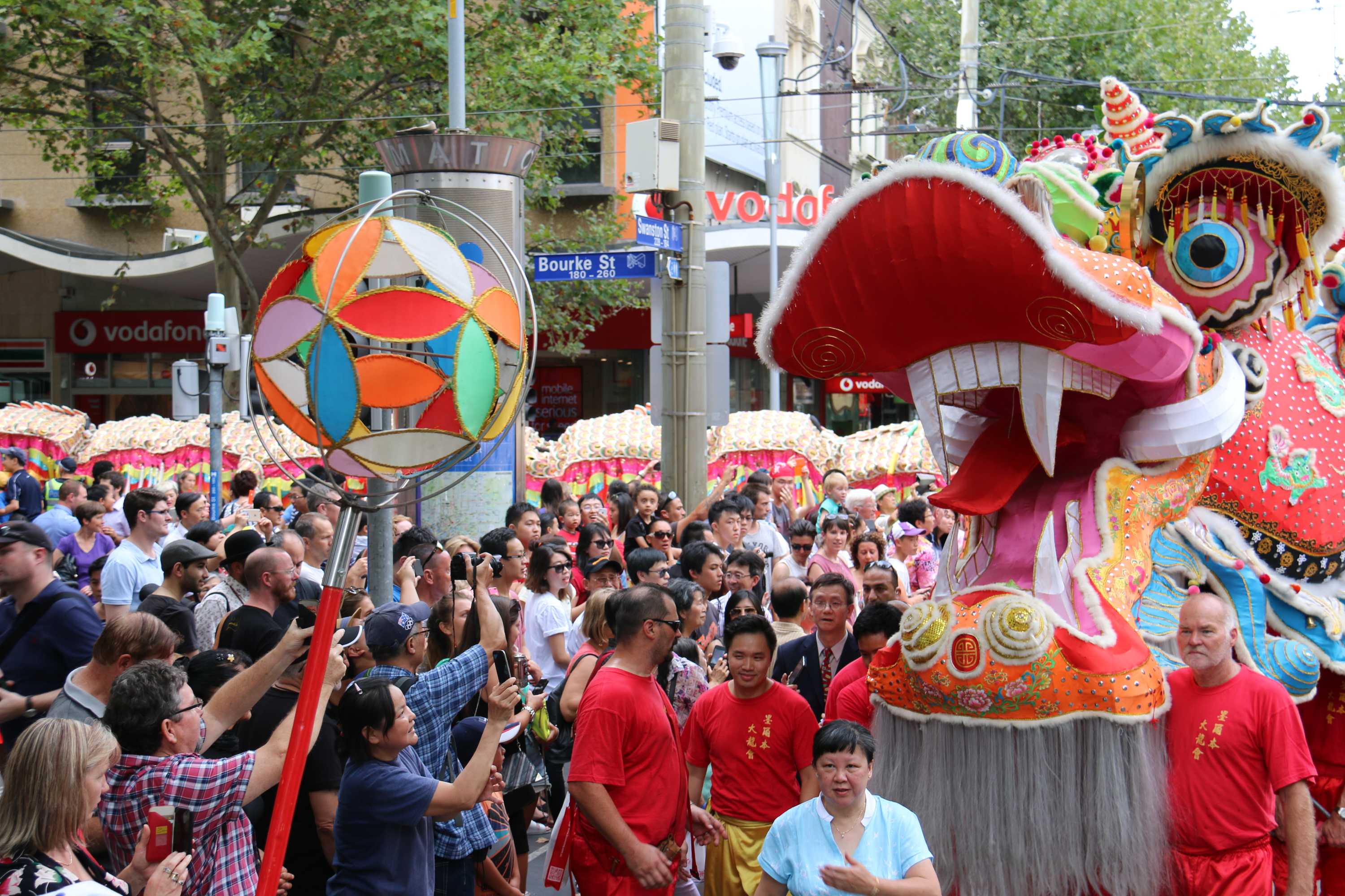 Thousands attend Melbourne's Chinese New Year events to experience ...