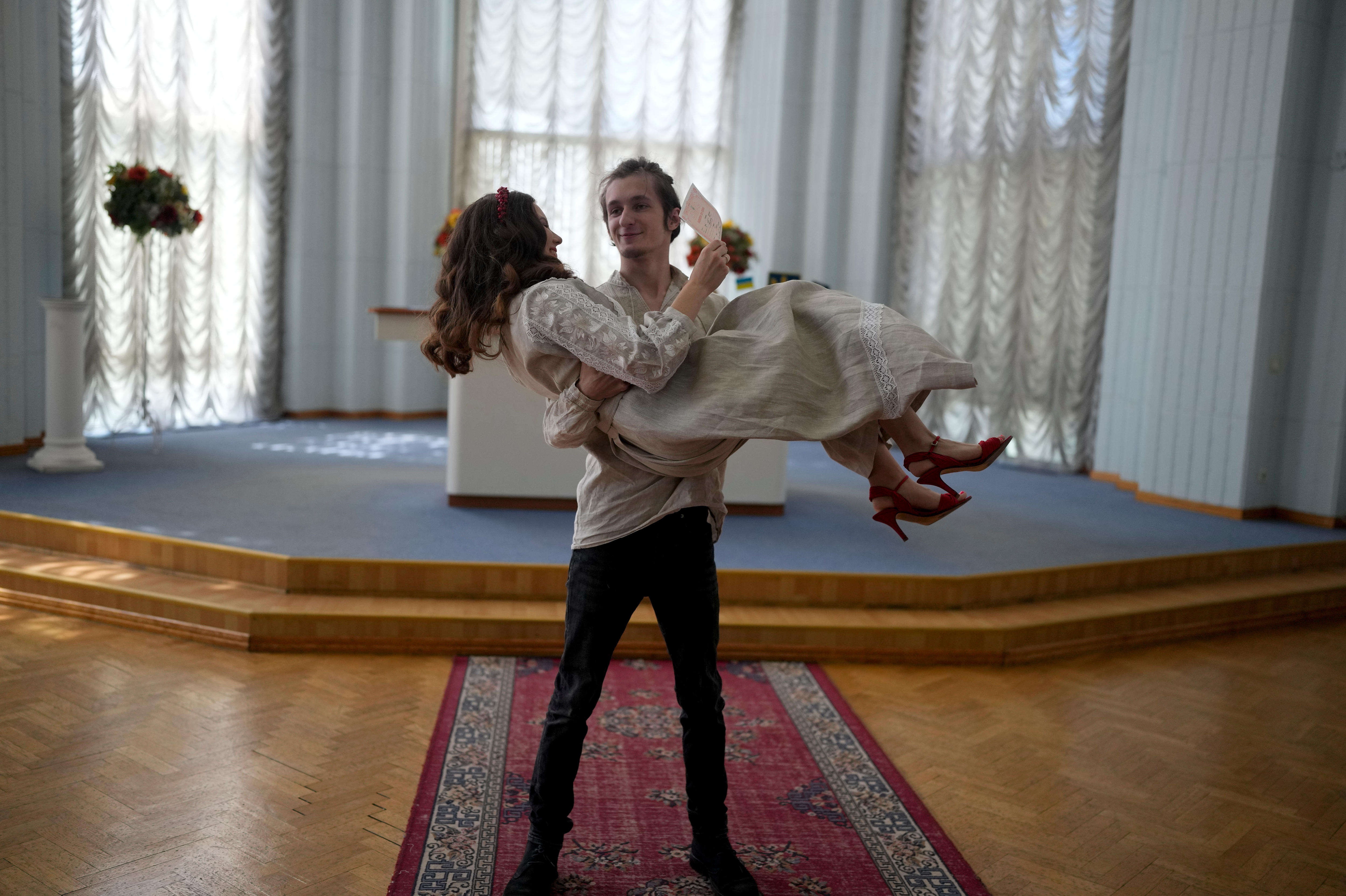 Lovers seizing the day in war-torn Ukraine, where threat of death is ...