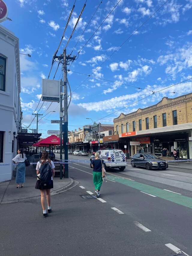 Witnesses describe Chapel St police operation - ABC listen
