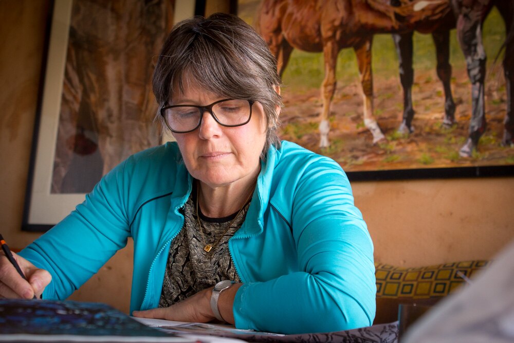 Equine artist Yvette Frahn draws on farming background for inspiration ...