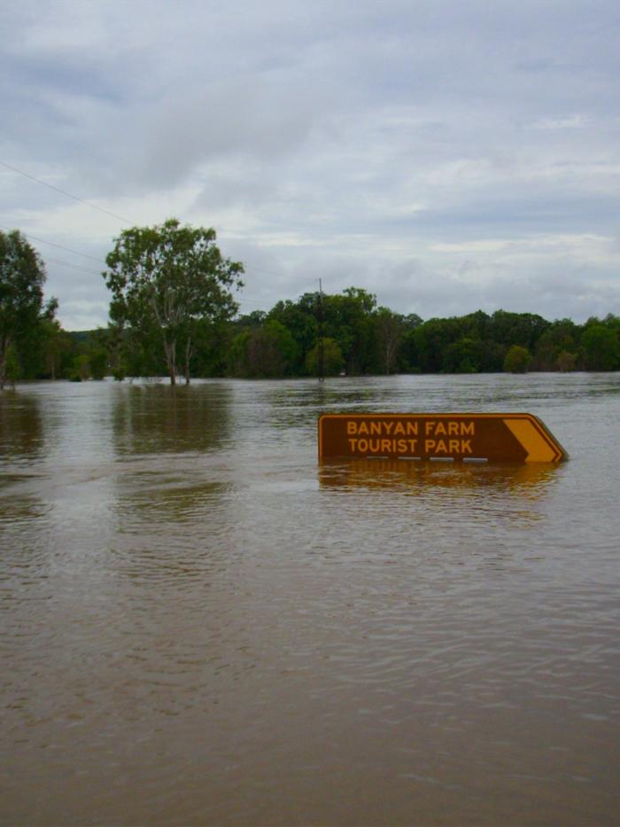 Daly River residents prepare for possible flooding - ABC News