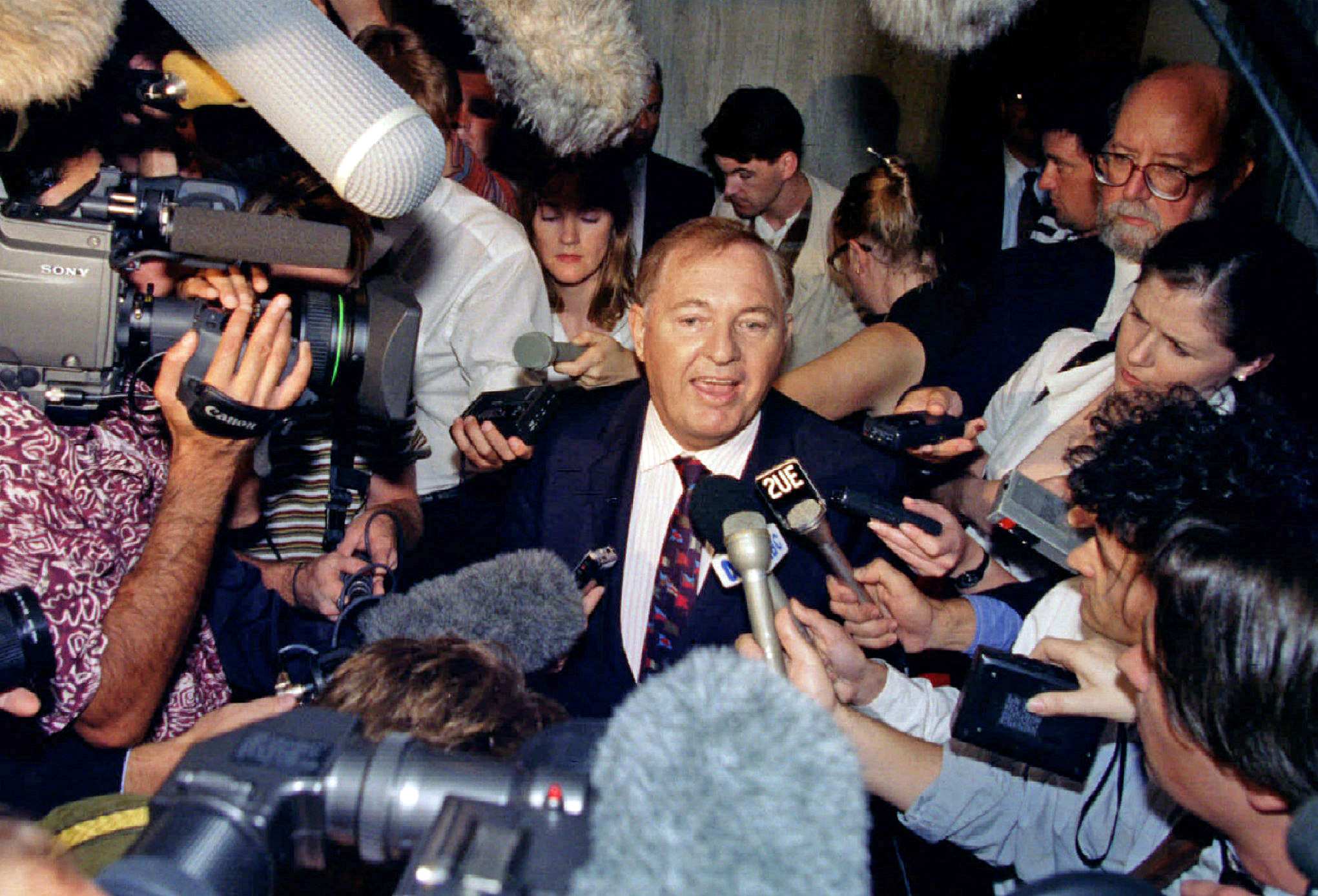 Alan Bond: Australia's weak spot for the man behind the biggest heist ...