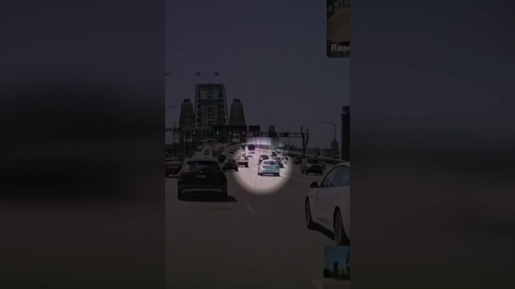 Dashcam footage captures moment of Sydney Harbour Bridge crash - ABC News
