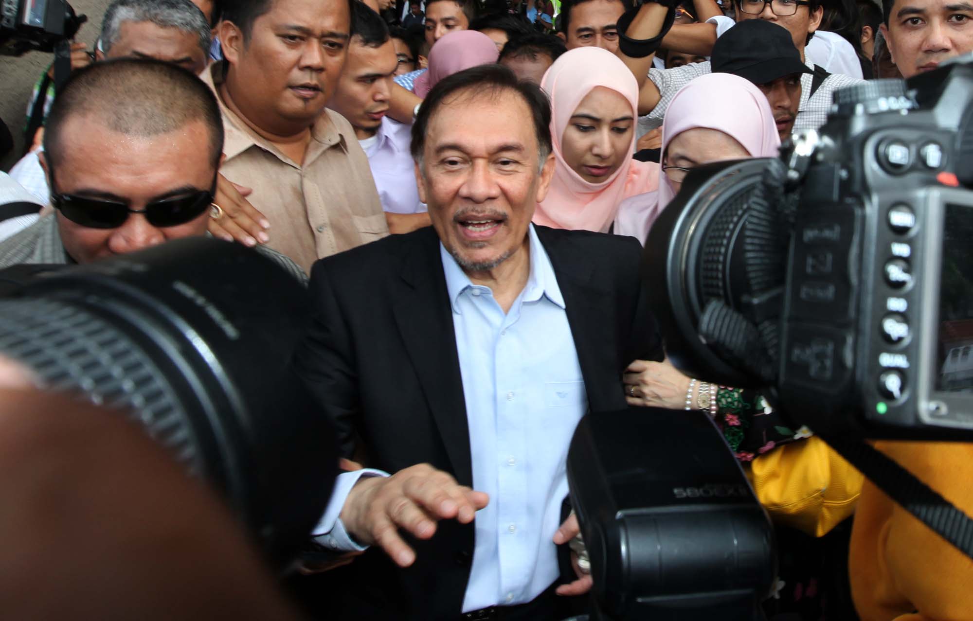 Anwar Ibrahim sentenced to five years' prison after Malaysia's court of ...