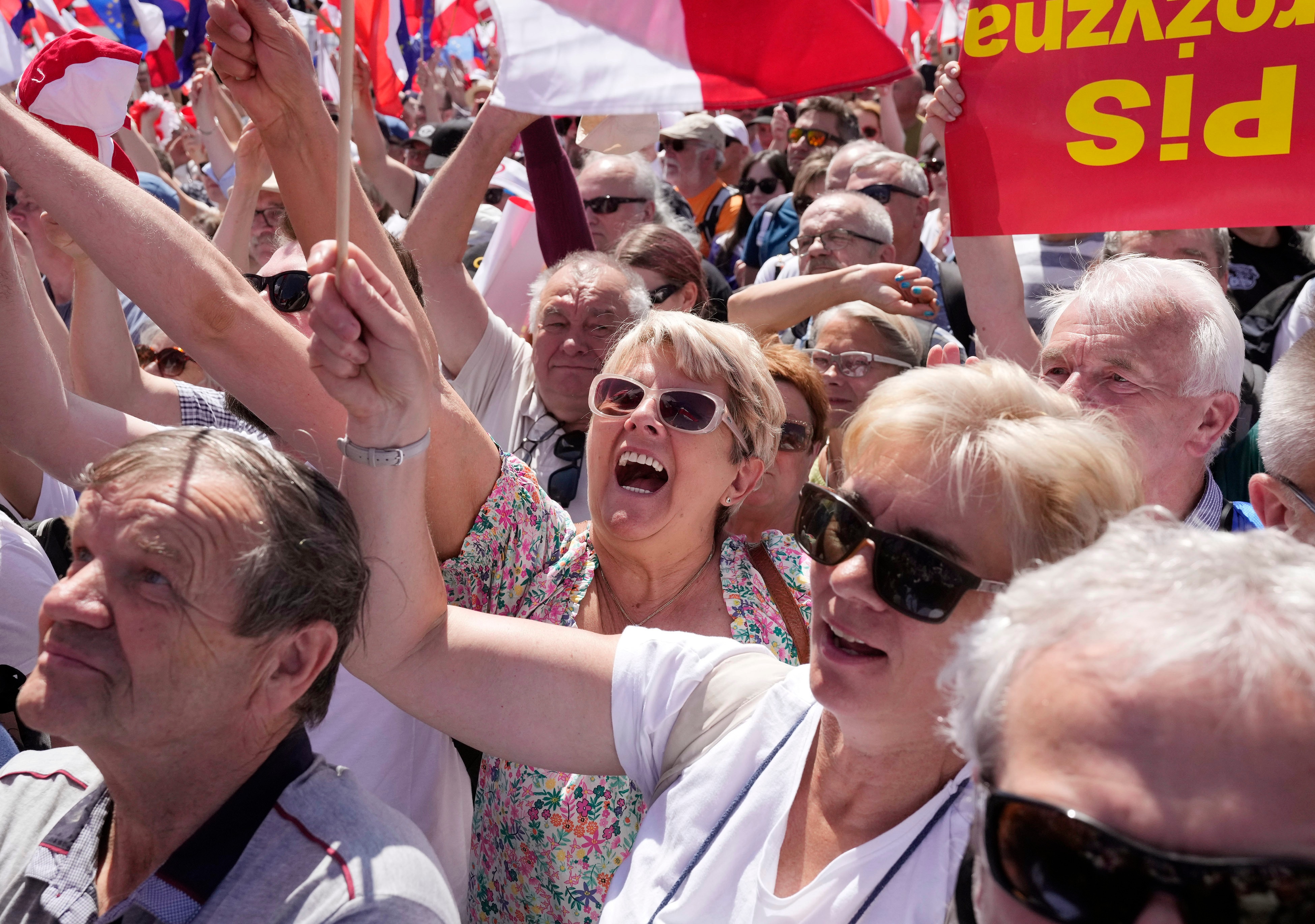 Hundreds of thousands march in Poland to protest right-wing government ...