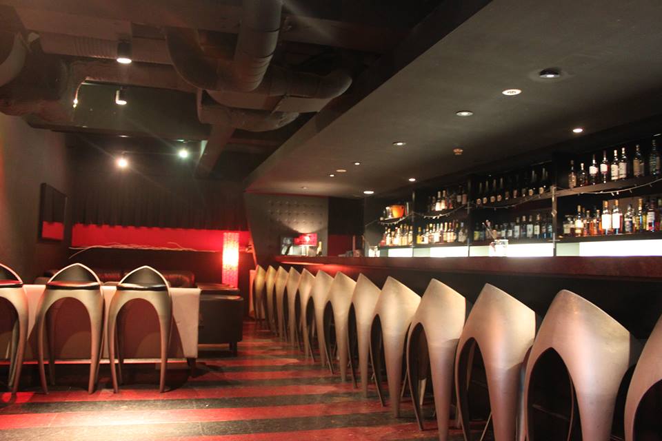 How the hard to find Red Rose 'girls bar' in Tokyo became headline news ...