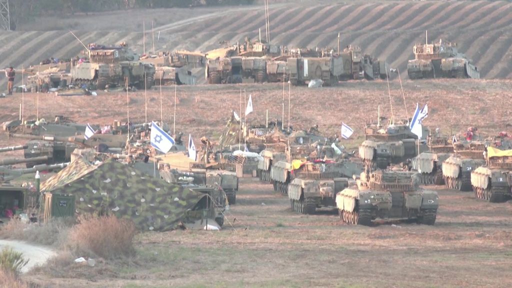 Israeli tanks on Gaza border as tension mounts. - ABC News