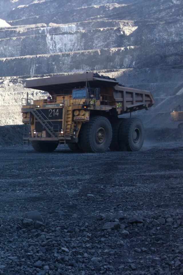 Qld miner halves water consumption due to drought - ABC News