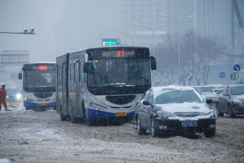 Record snowfall blankets Beijing - ABC News