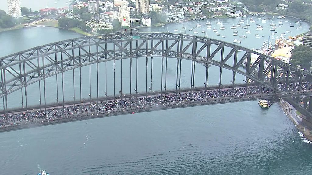 Bird's eye view of pro-Palestinian march across Sydney Harbour Bridge ...