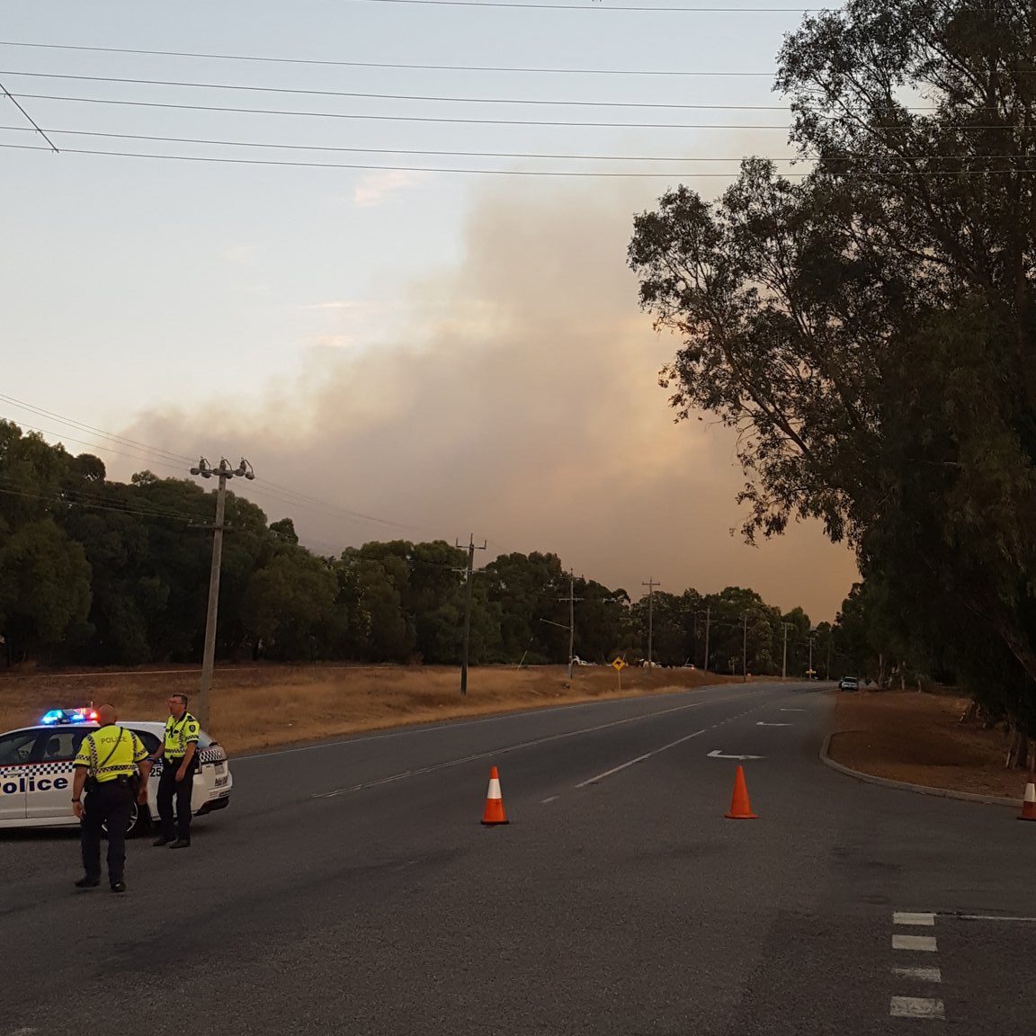 Perth bushfire: Lives and homes under threat from out-of-control ...