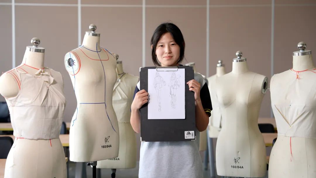 Vocational school student stuns China by besting university competitors ...