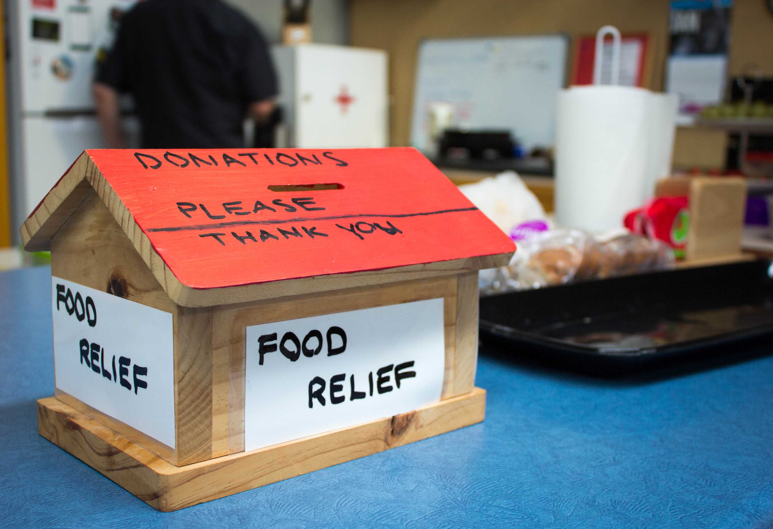 Warragul Food Relief Service opens op shop to boost funding - ABC News