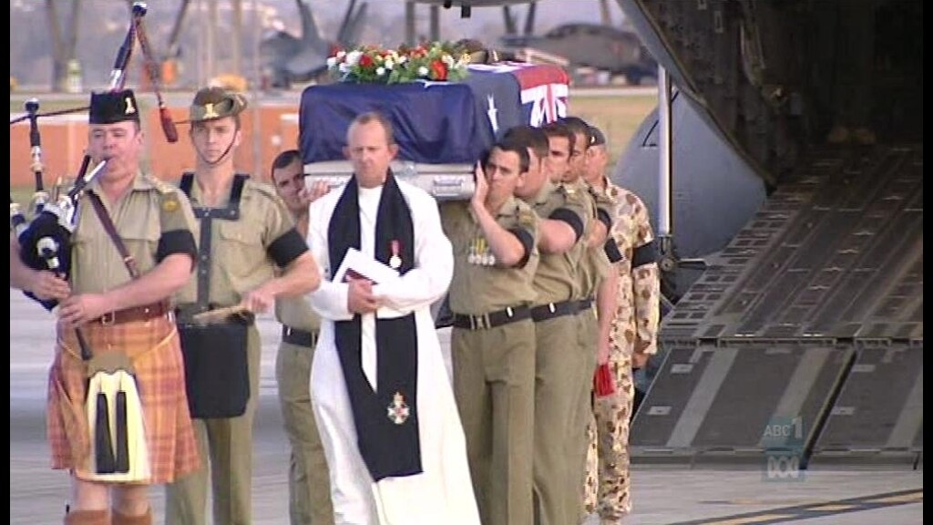 Body of fallen Australian soldier arrives home - ABC News