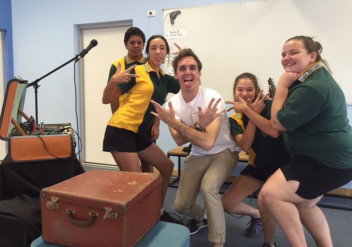 Shakespearean actor brings unique performance to outback Queensland ...