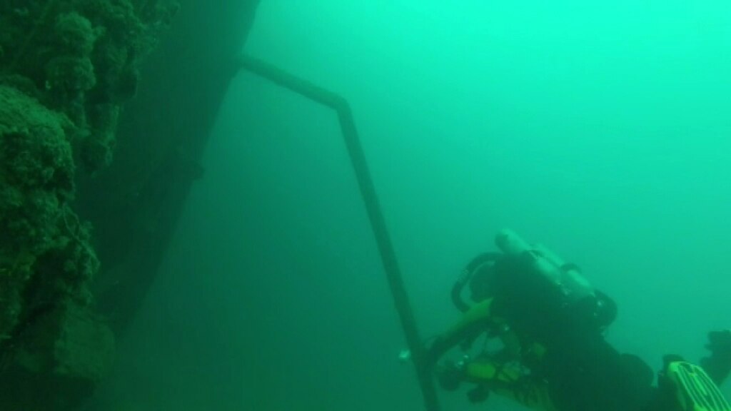 HMAS Perth: WWII warship grave stripped by salvagers - ABC News