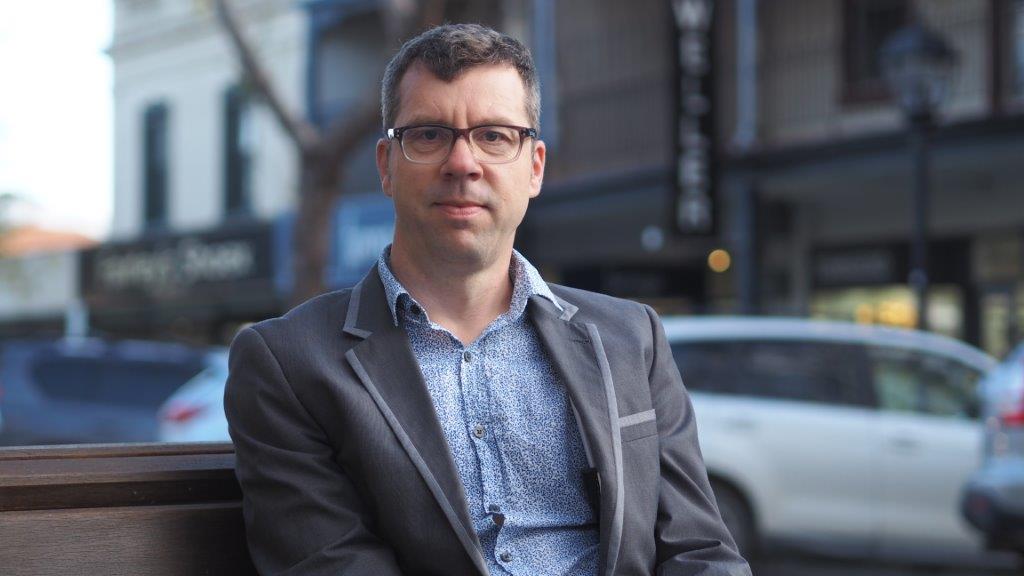 Julie Bishop can pull a beer but can she pull votes for Liberal Mayo ...