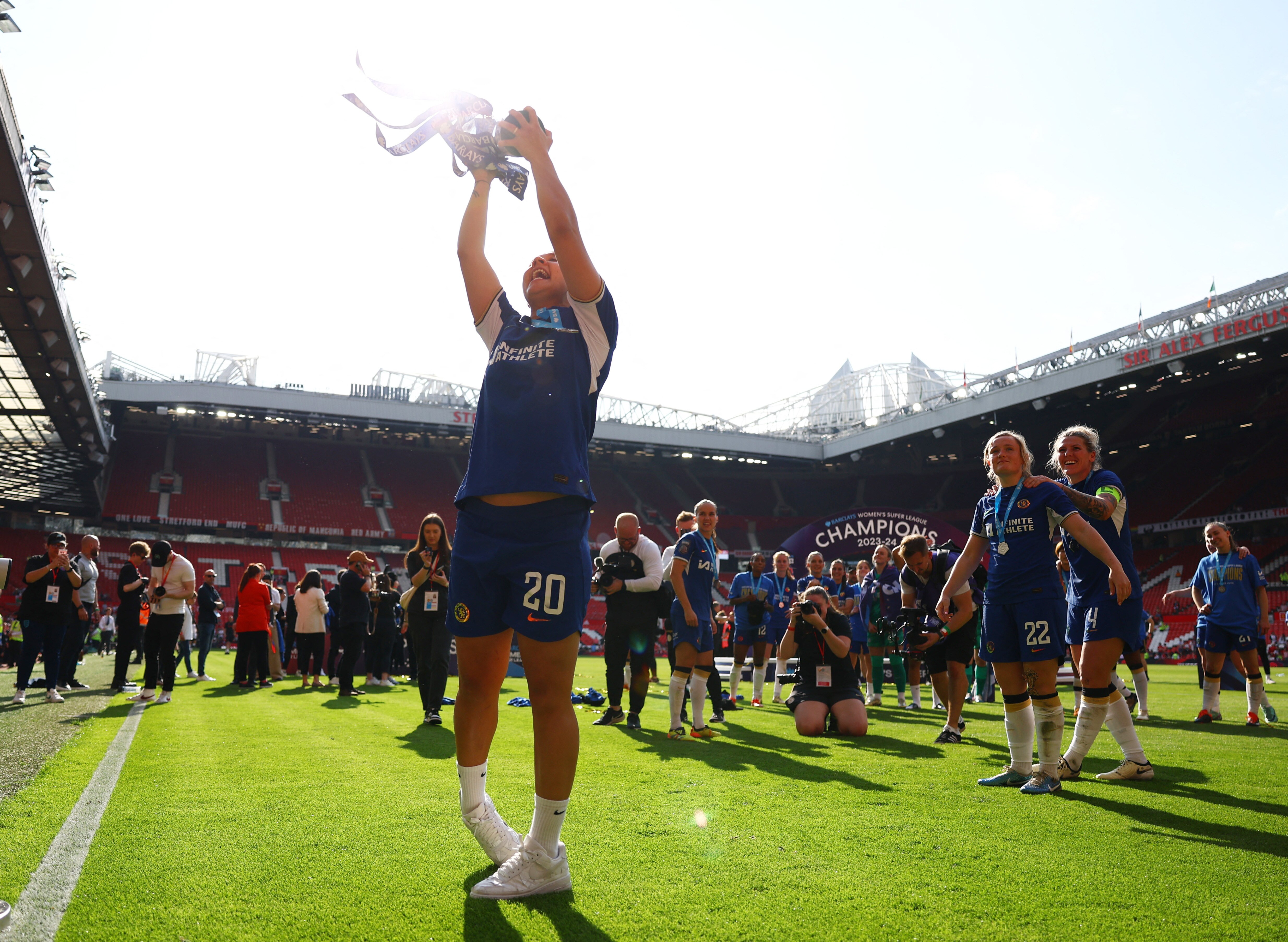 Sam Kerr celebrates as Chelsea win fifth straight WSL - ABC News