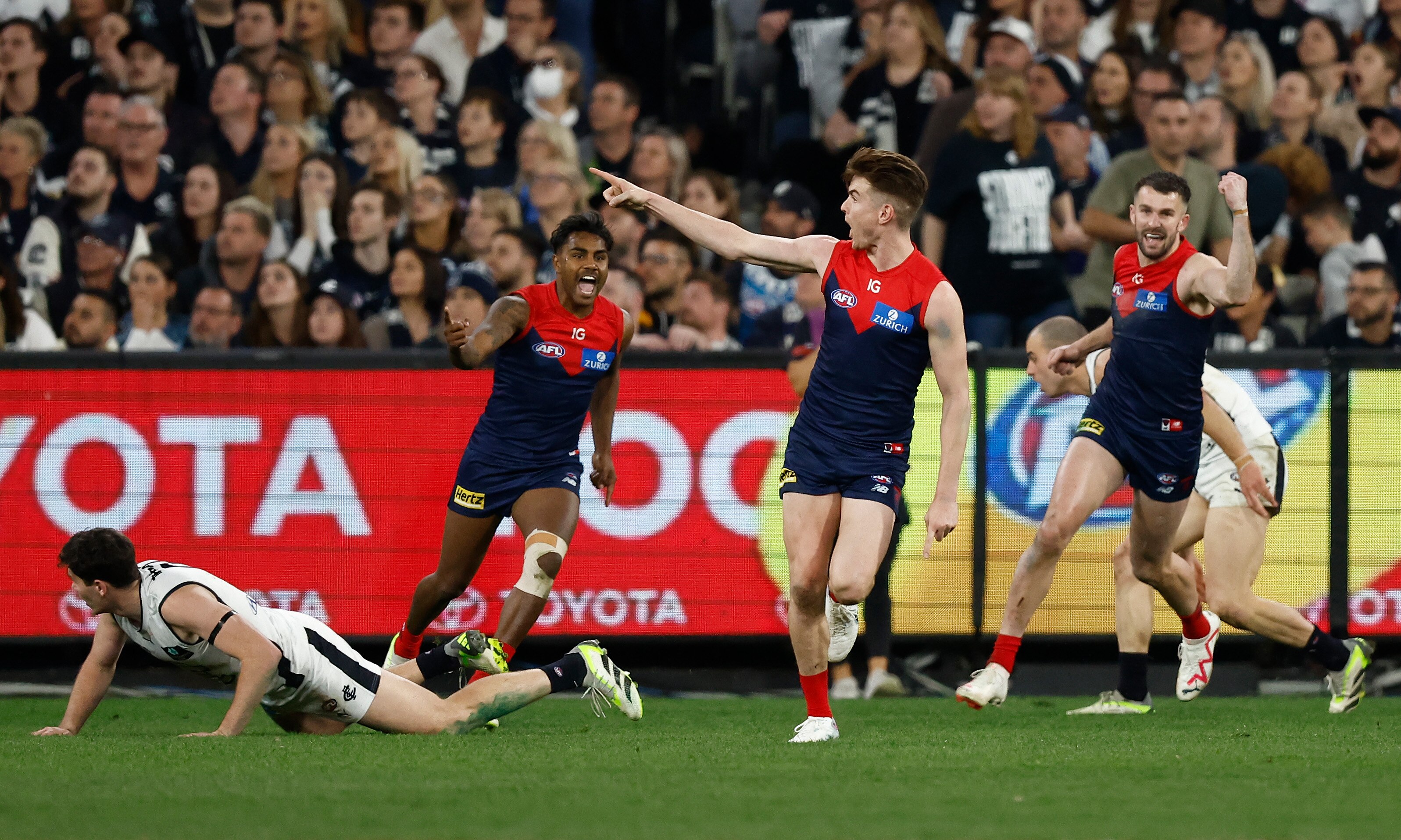 Carlton through to preliminary final as Blake Acres proves Blues' hero ...