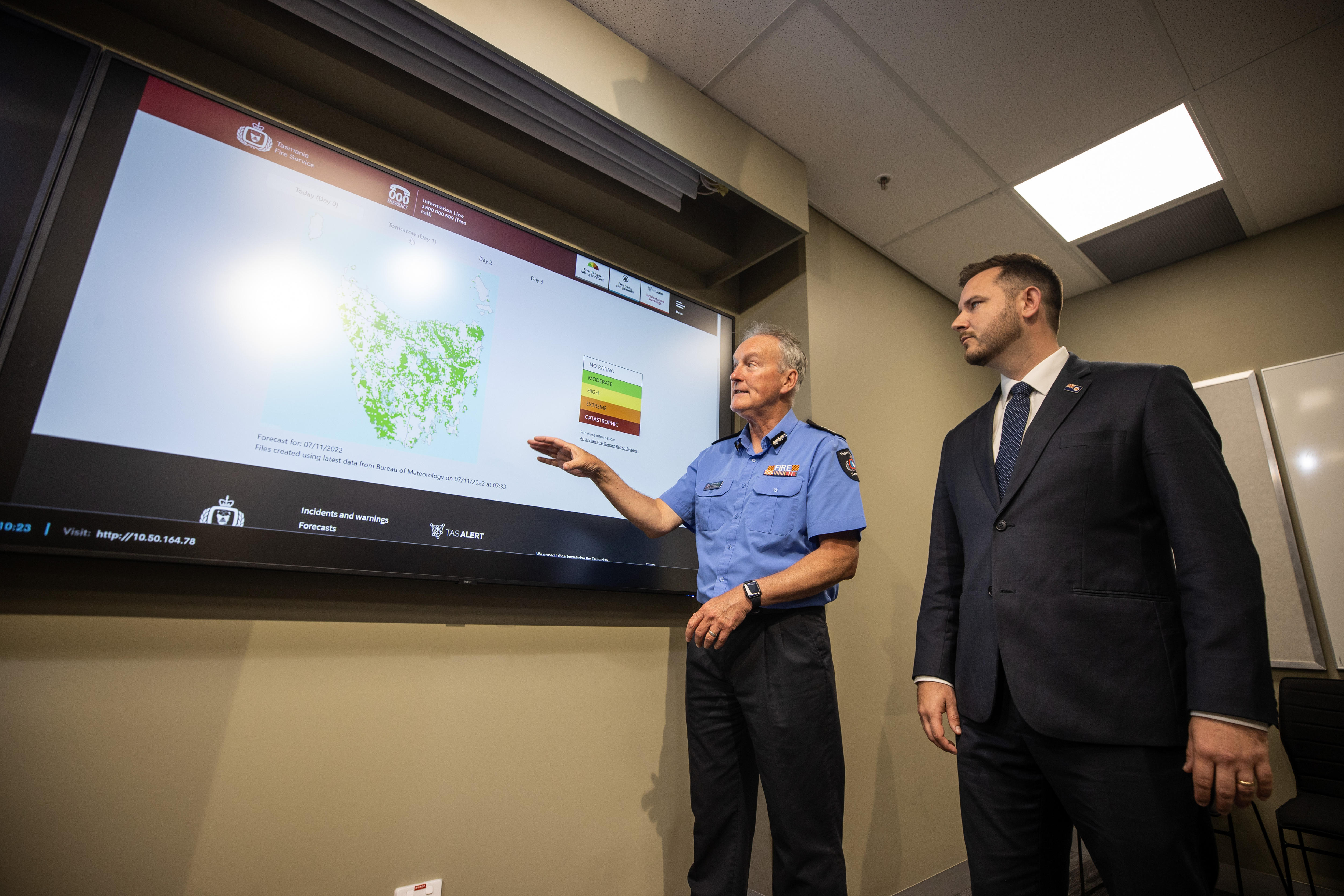 Former fire chiefs criticise Tasmania's emergency service reforms ...