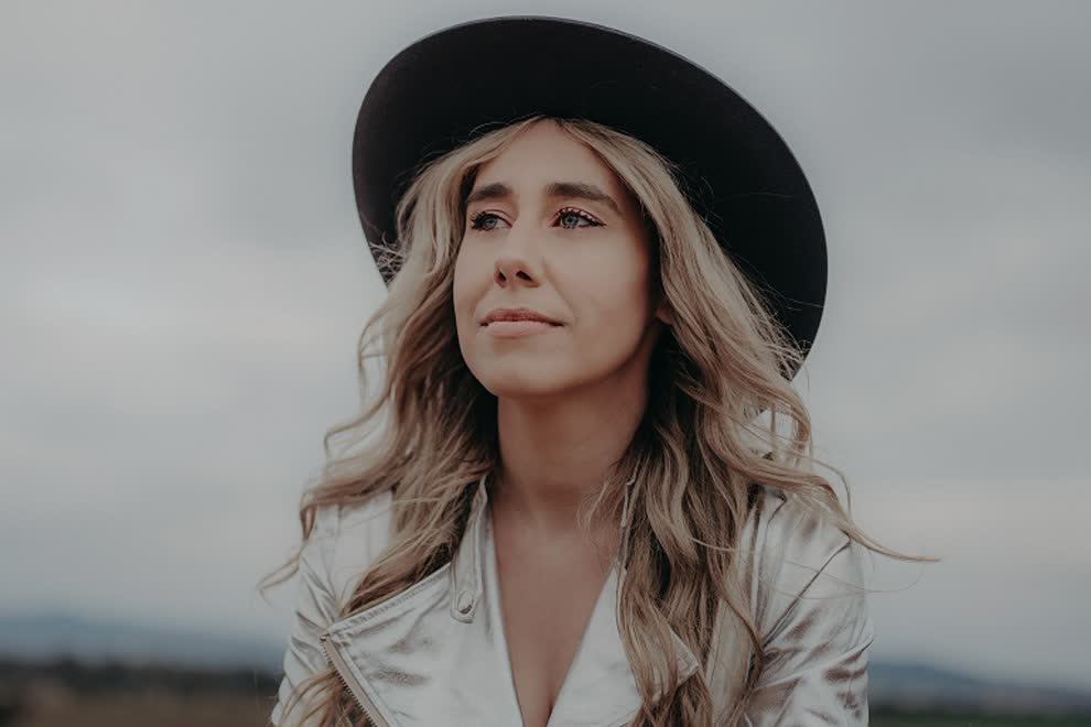 An Australian with the voice of an angel about a deeply personal ...