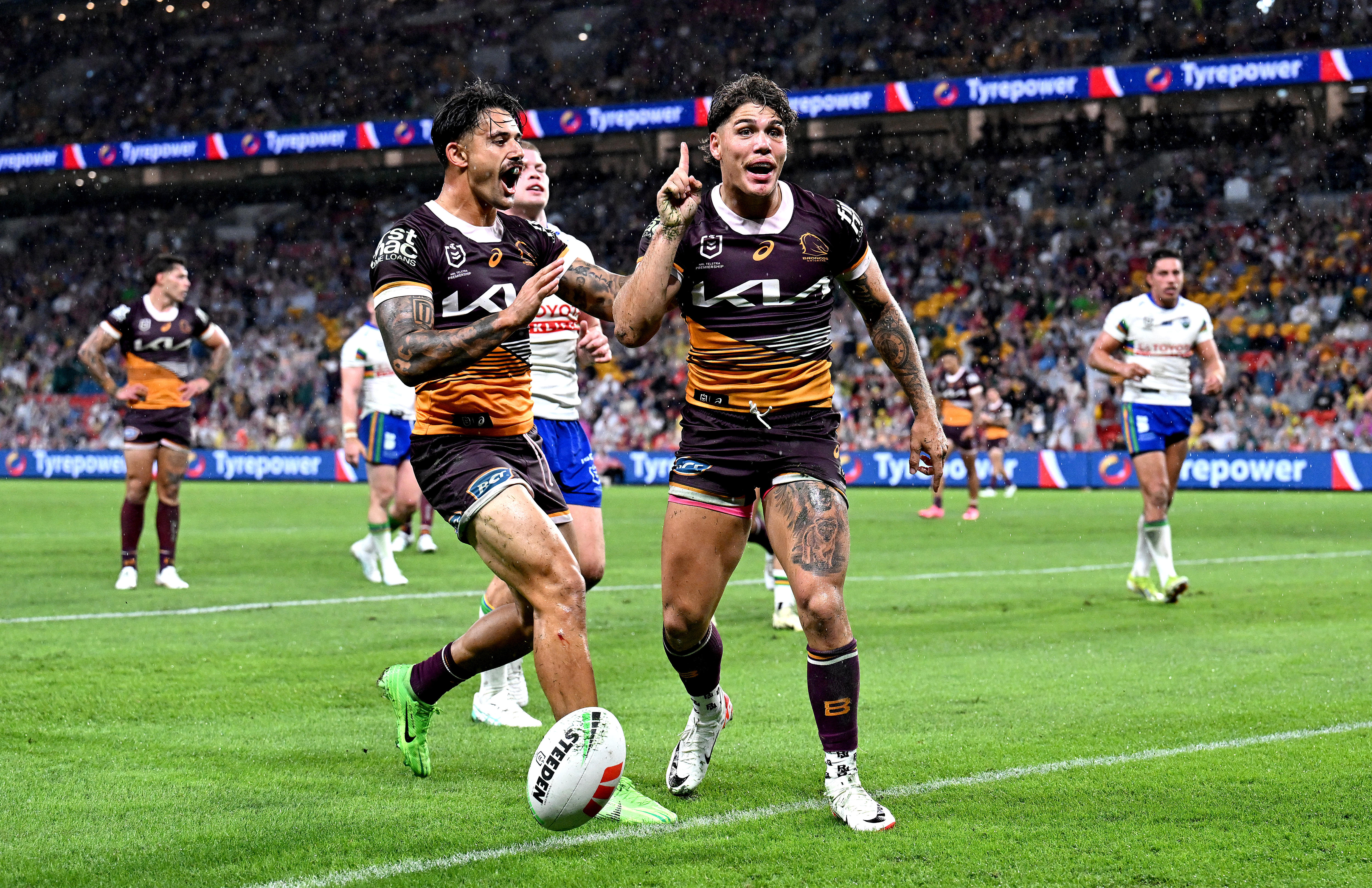 Reece Walsh and the Brisbane Broncos take down Raiders in rain at Lang ...