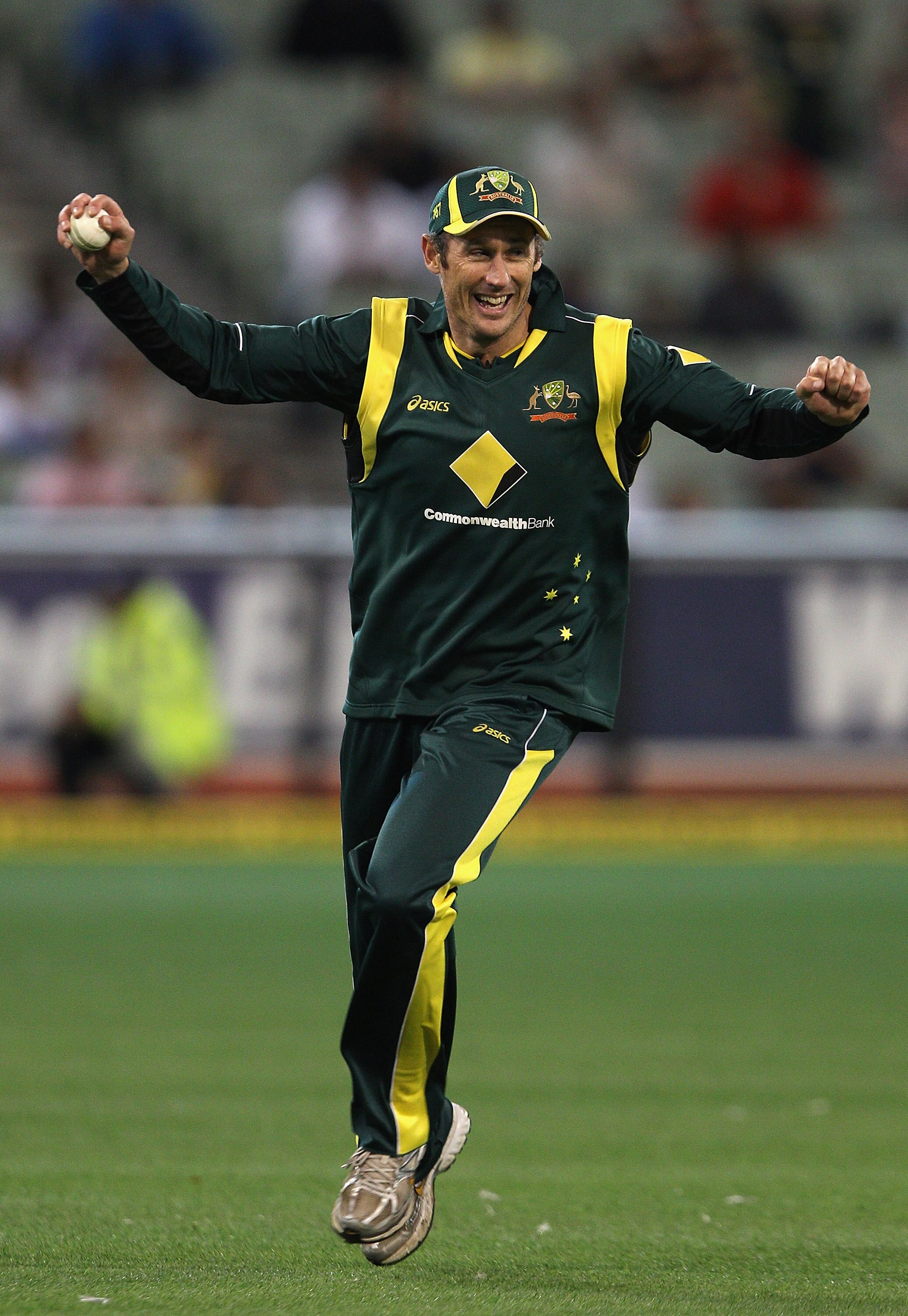 Contract doubts not a tour factor: Hussey - ABC News