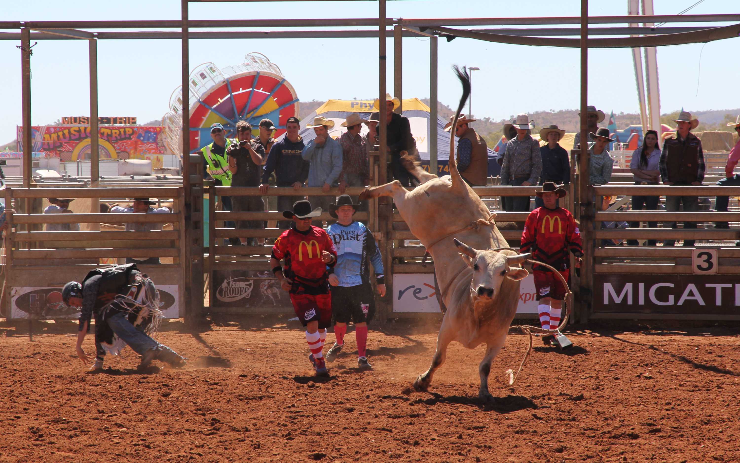 Mount Isa Rodeo 'electric' - ABC News