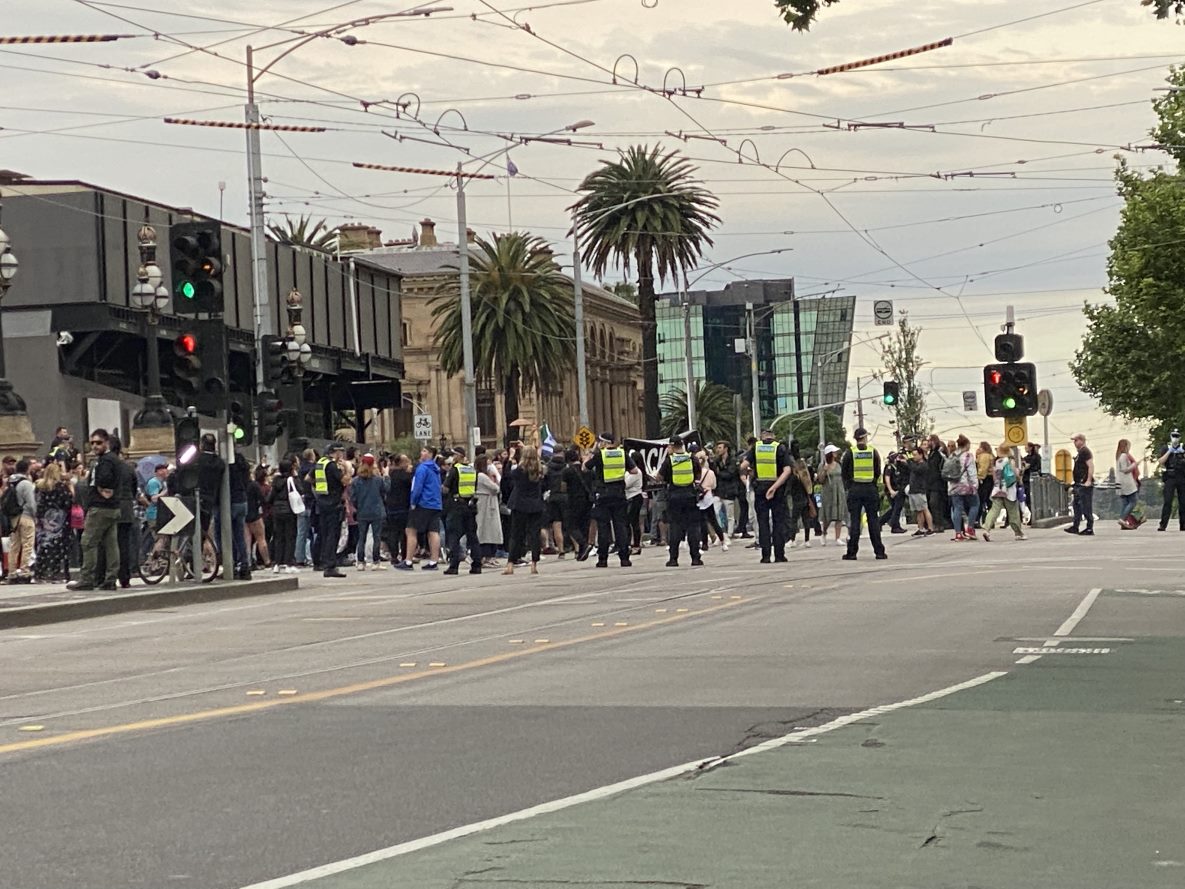 Victorian COVID-19 pandemic law protests flare as barristers urge ...
