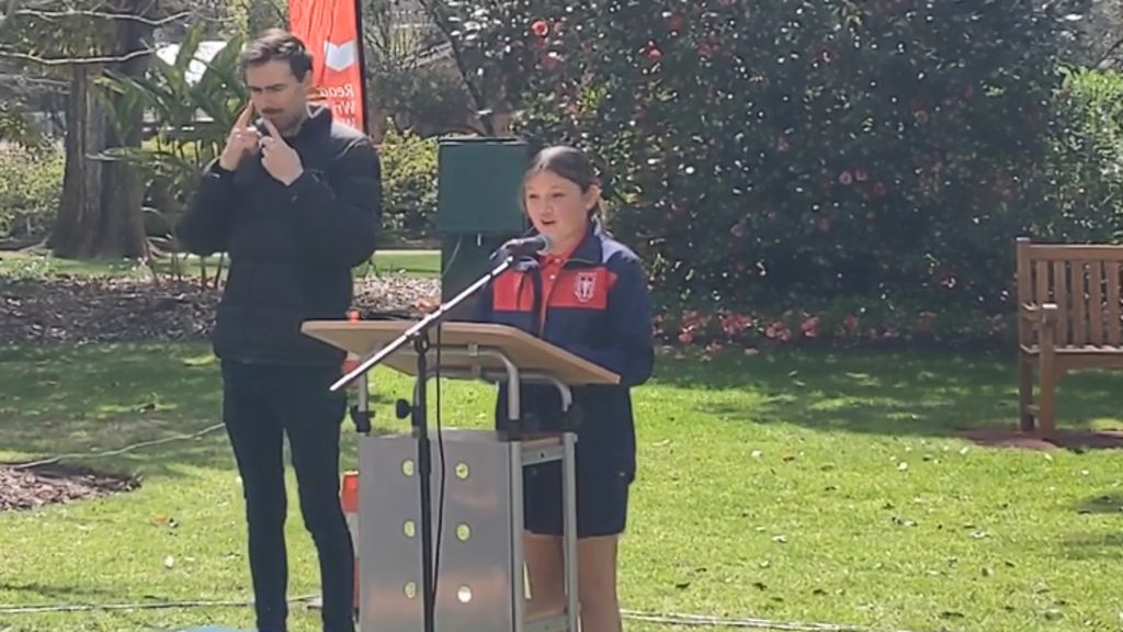 Violet delivers her Tree Talk performance - ABC News