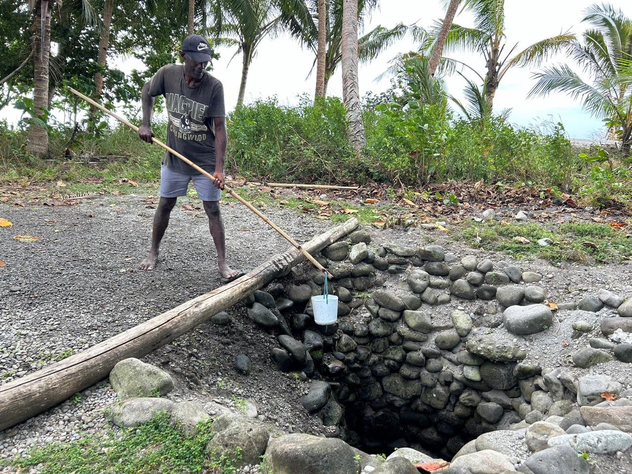 Traditional Solomon Islands water well building methods facing ...