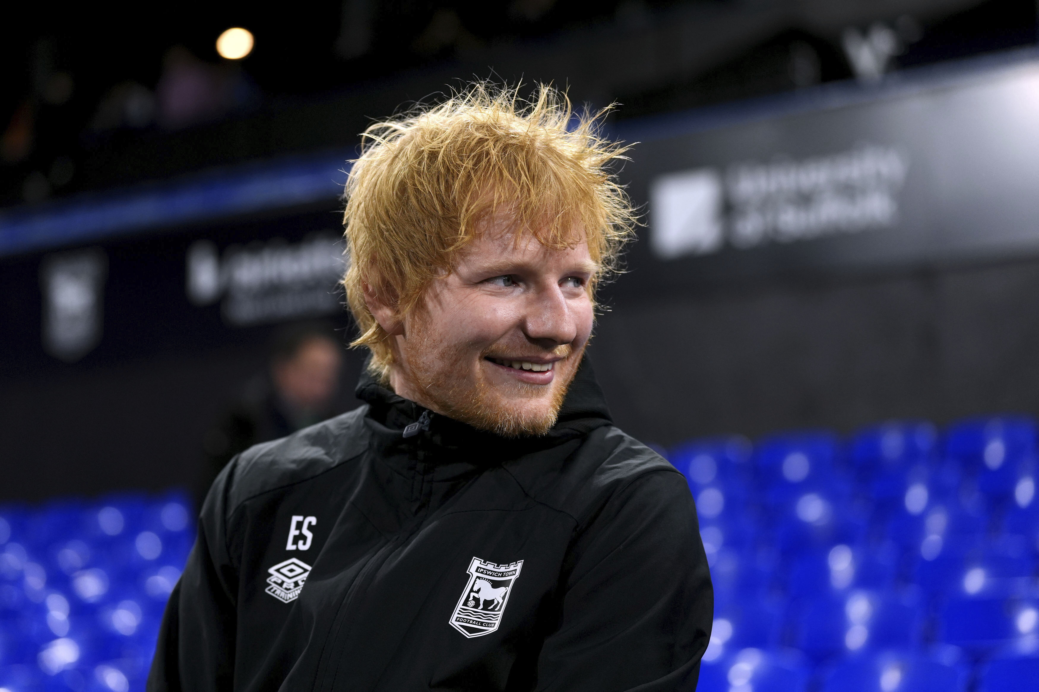 Dunia Hari Ini: Penampilan Ed Sheeran di Jalanan Diberhentikan Polisi ...