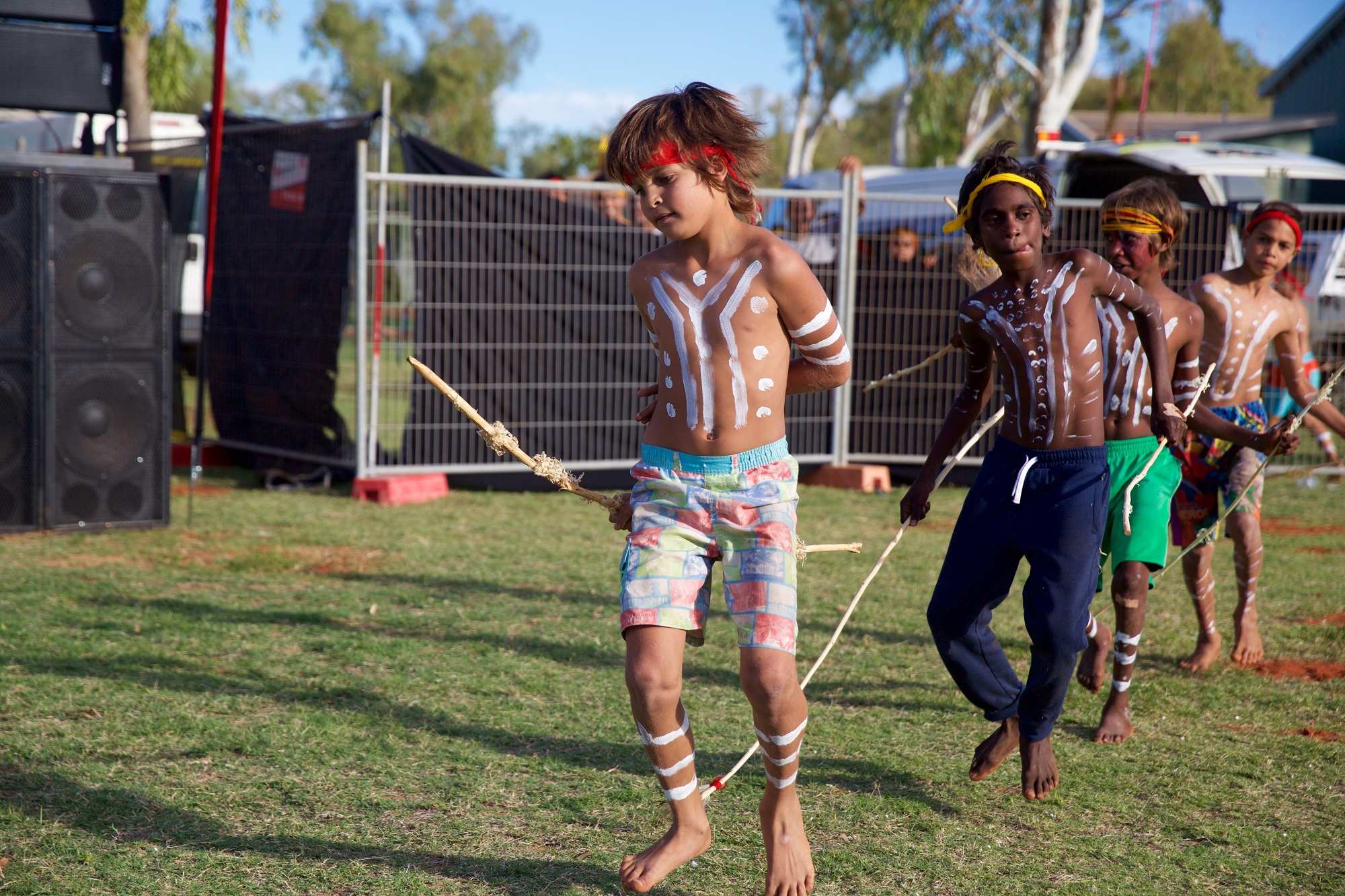 Pilbara men reclaim traditional Aboriginal dances - ABC News