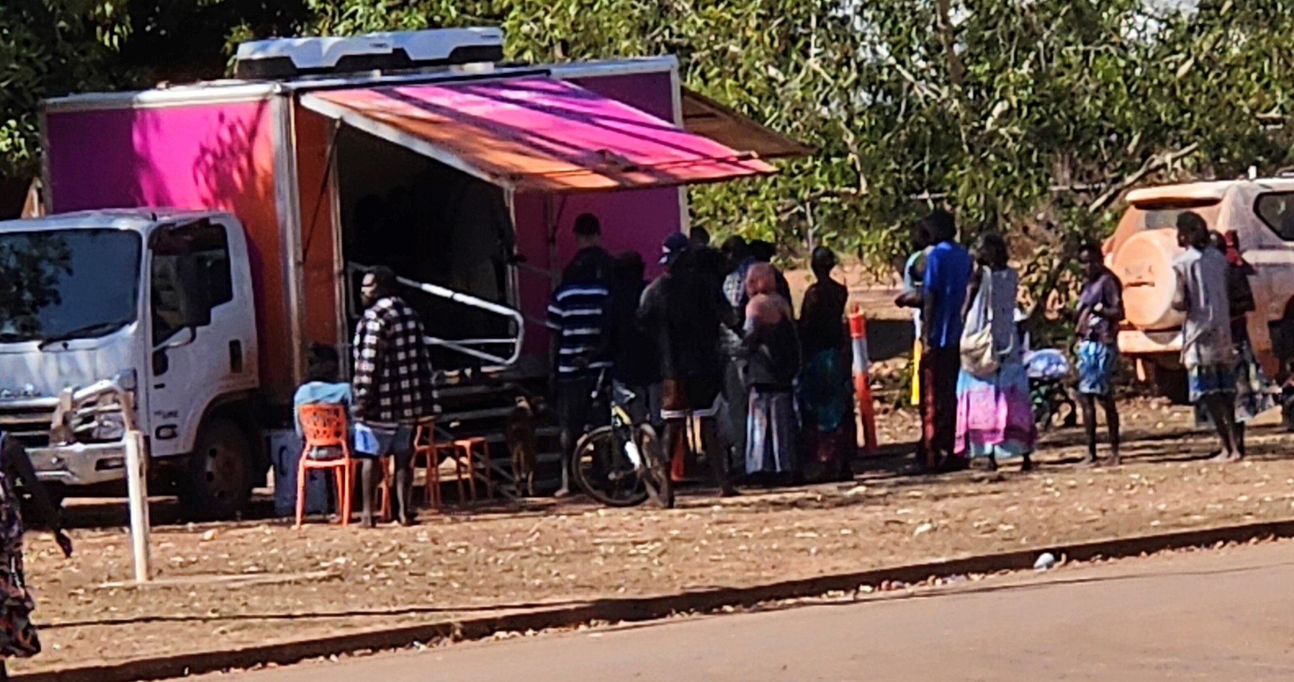 Telstra's 'pink bus' service accused of not fully informing Indigenous ...