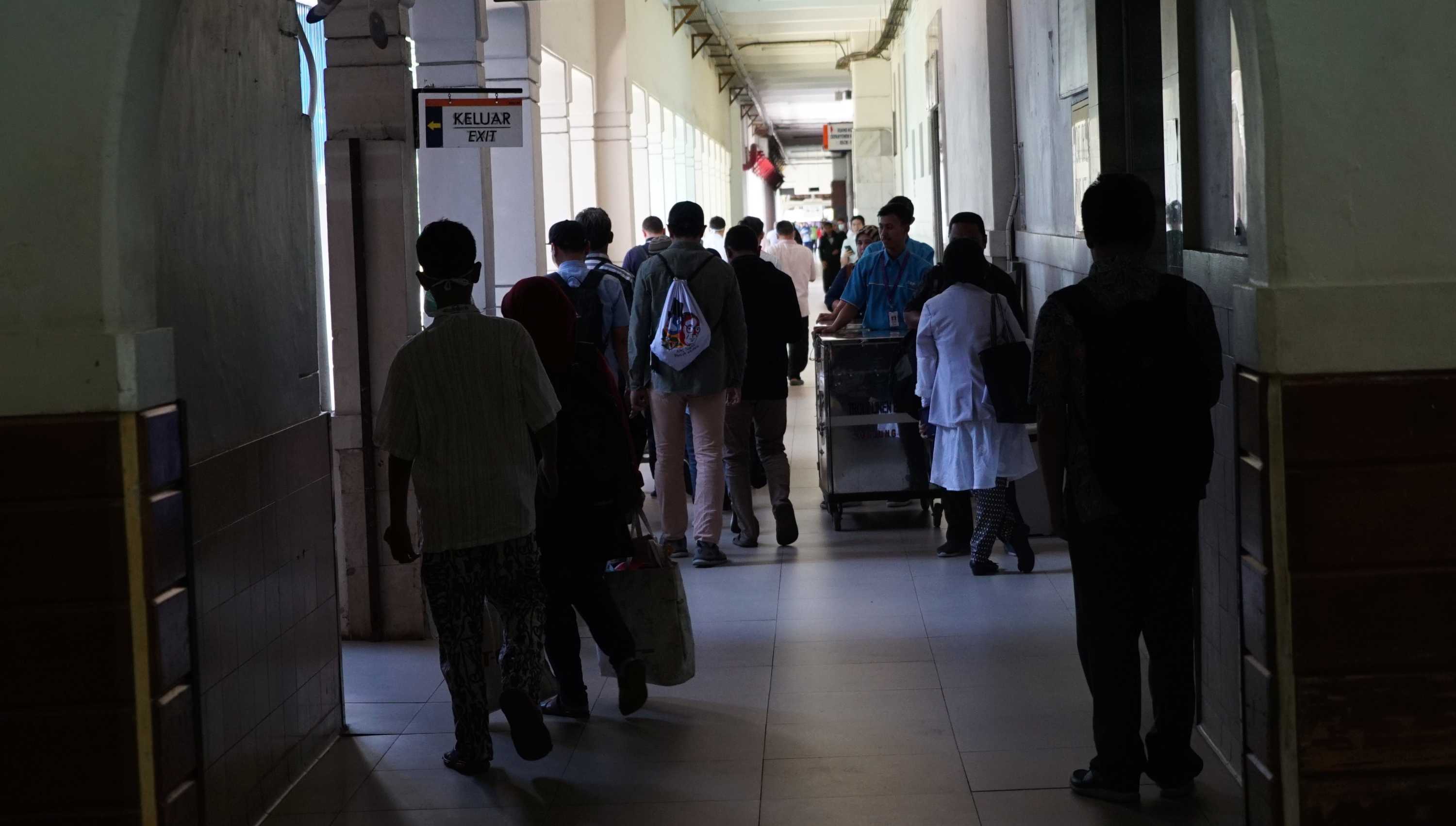 Inside an Indonesian hospital 'red zone' strained medical staff fight ...