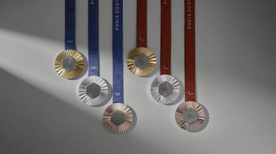 How pieces of the Eiffel Tower were included in Olympic Games medals ...