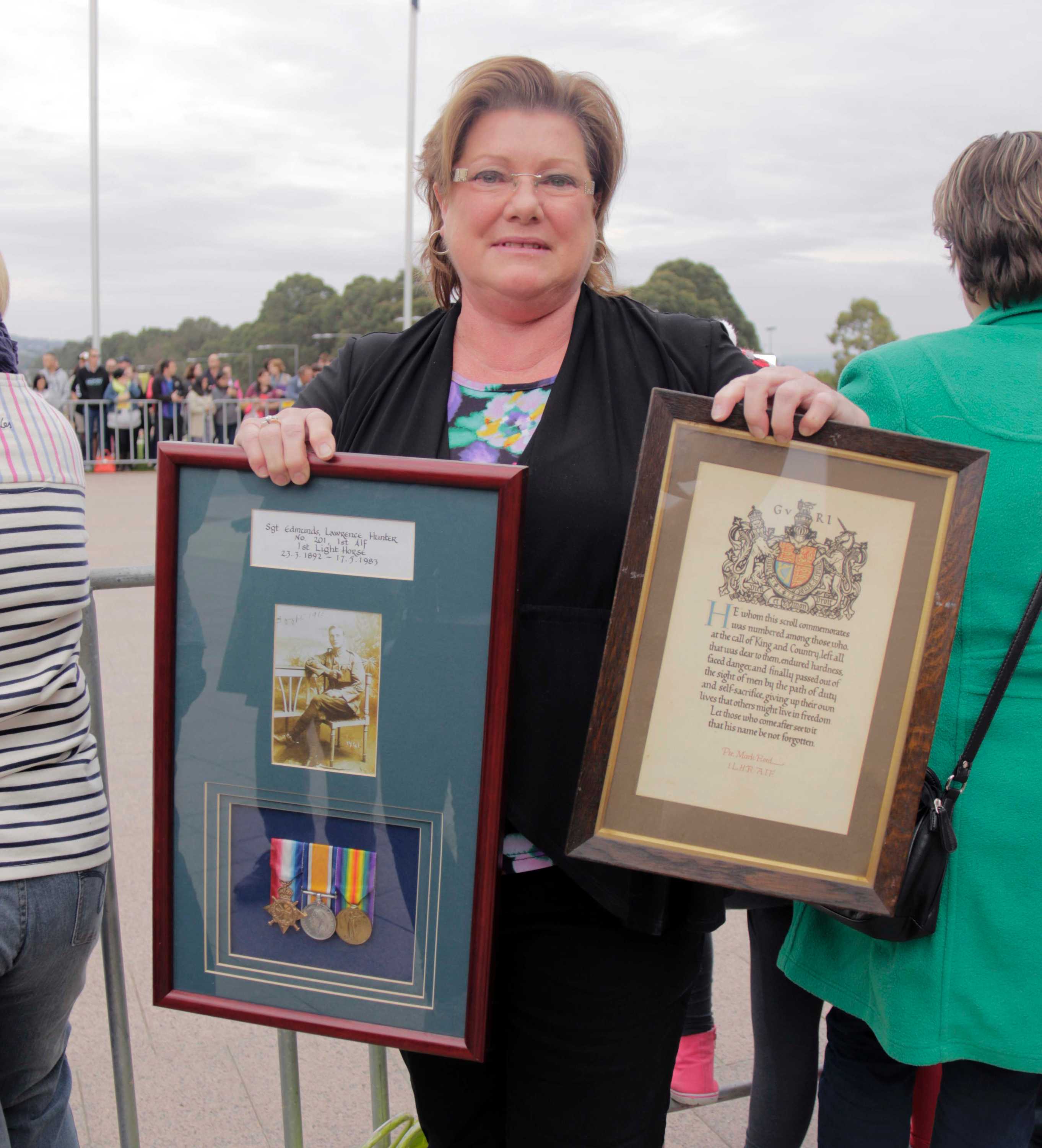 Prince Harry draws crowd in Canberra on day one of Australian visit ...