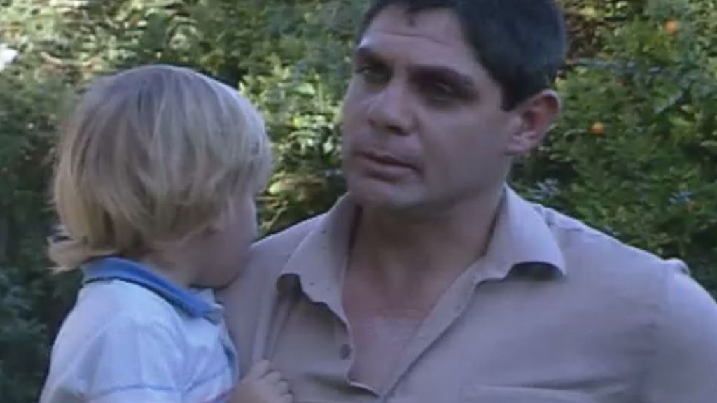 Robert Muir speaks to a reporter about his 1985 signing with Woodville ...