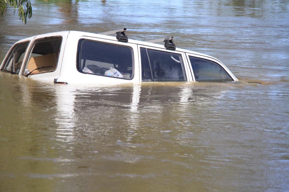 Flooded Fitzroy River crossing cuts off remote WA community - ABC News