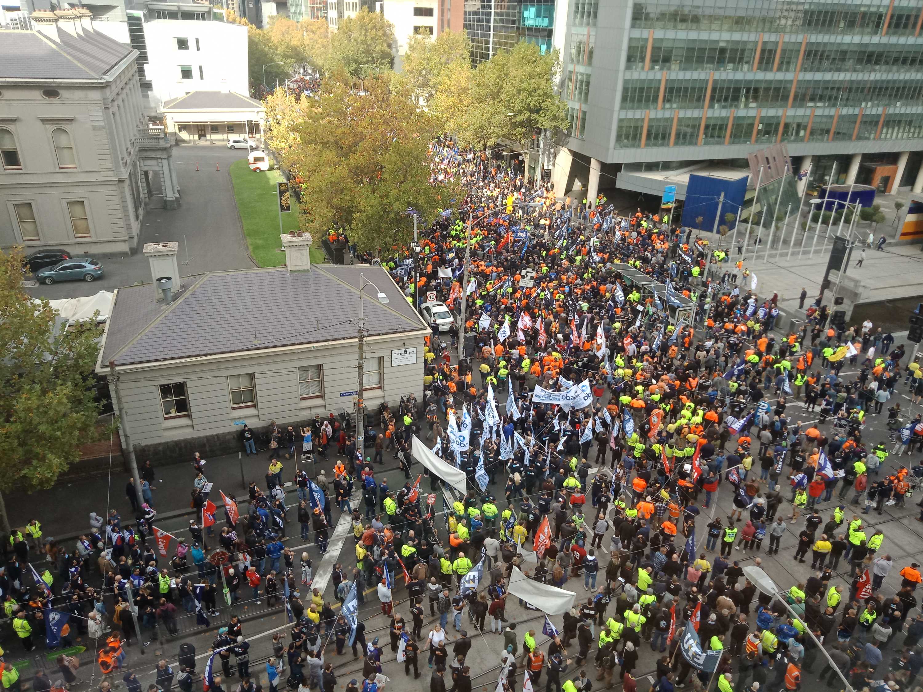 Union rally for minimum wage increase disrupts Melbourne's CBD as tens ...