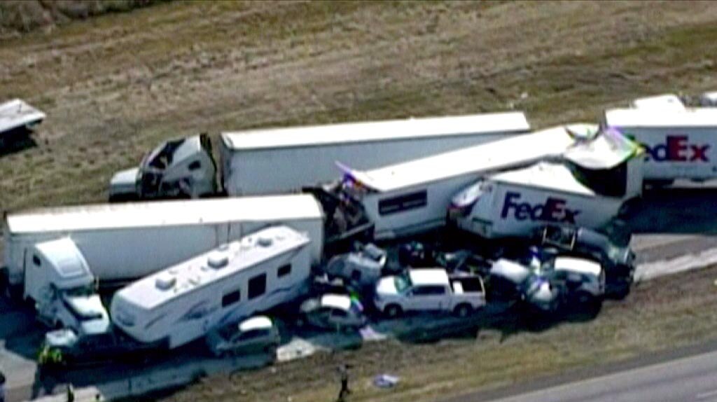 Fog causes massive pile-up on Texas highway - ABC News