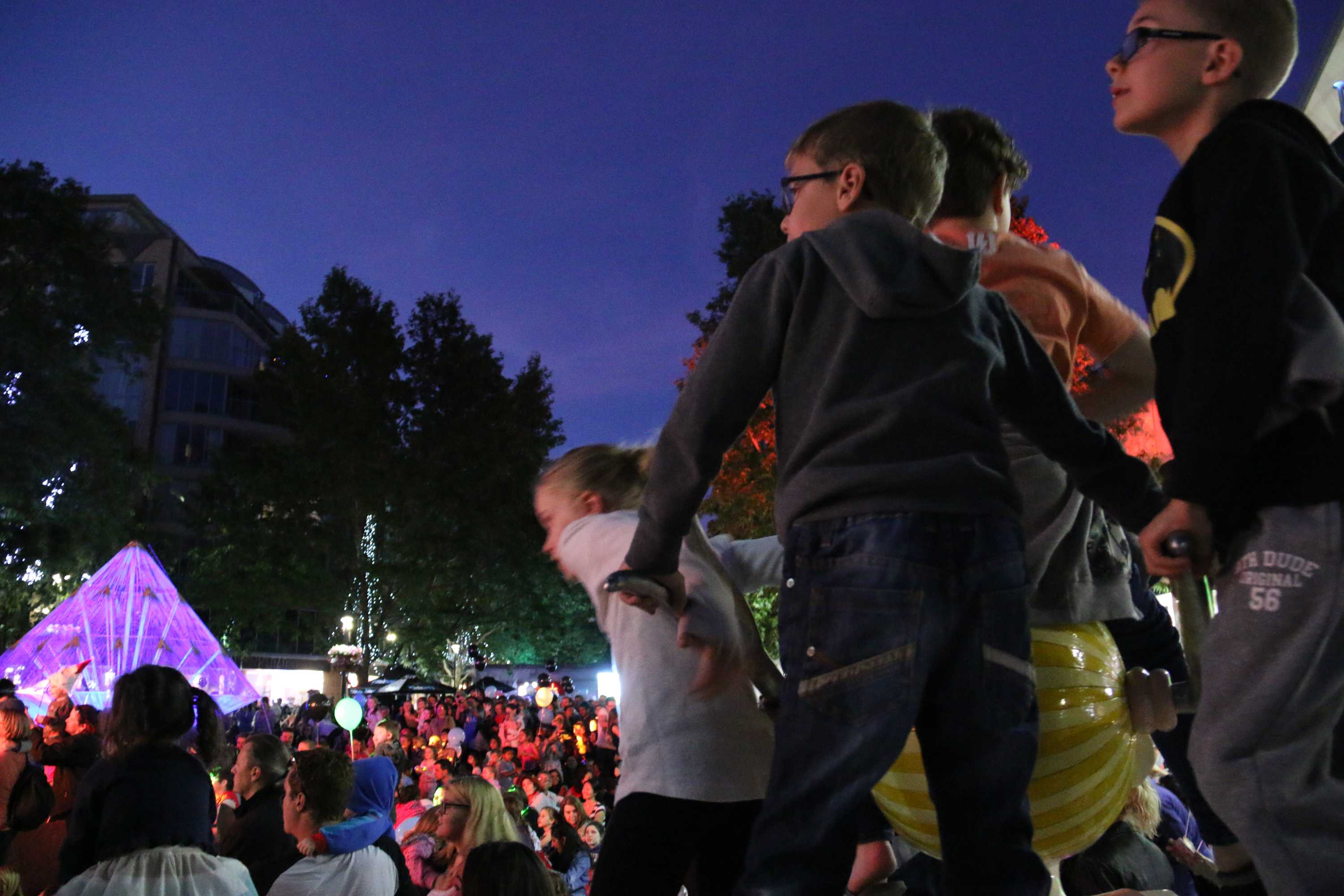 Canberra breaks world record for lights strung on a Christmas tree ...