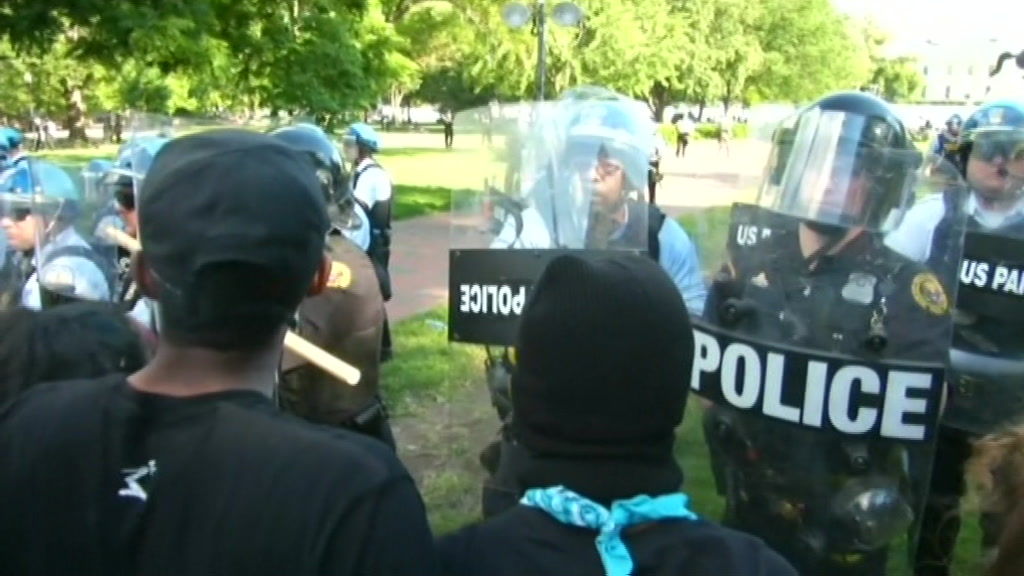 Protesters gathering near the White House - ABC News