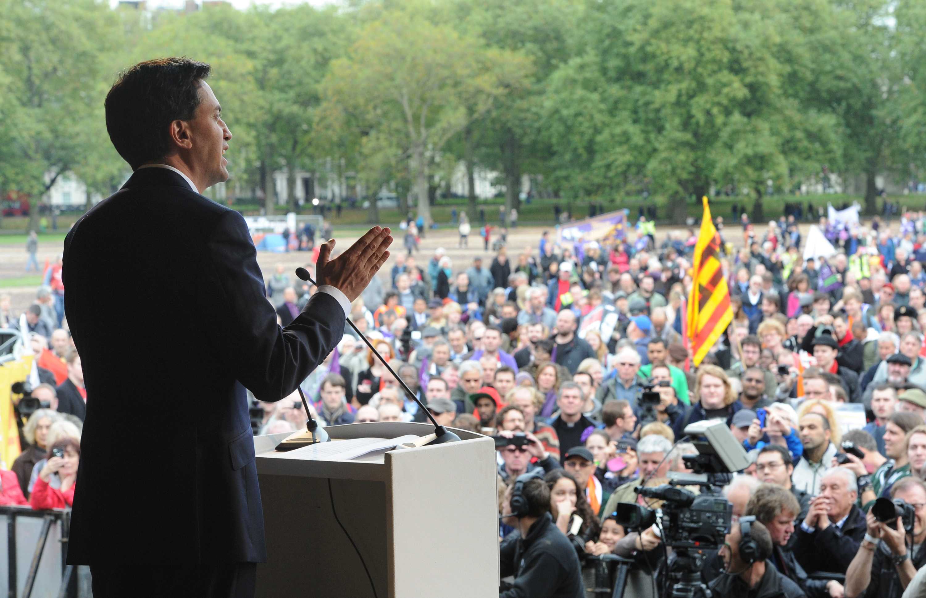 Tens of thousands rally in London against austerity - ABC News