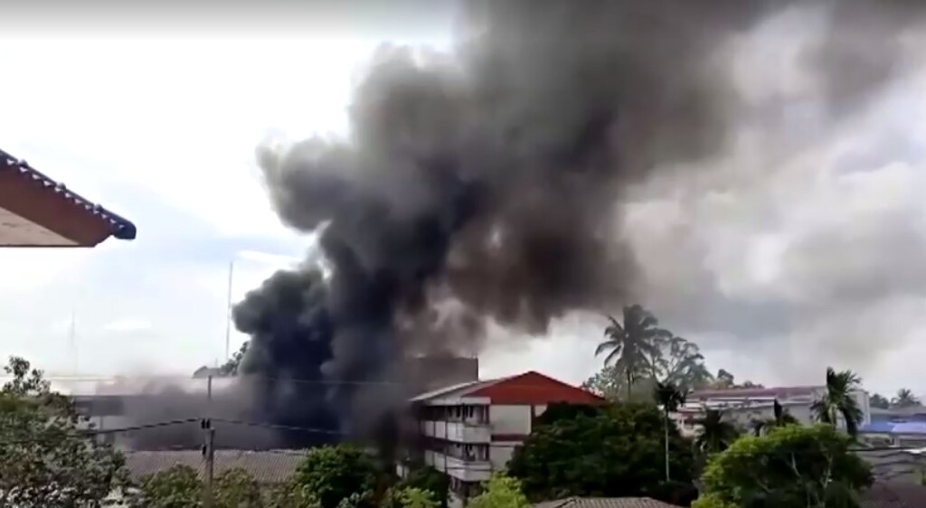 Car bomb kills police officer, leaves 30 injured in southern Thailand ...