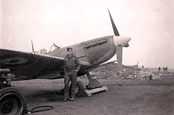 Spitfire pilot farewelled after 70-year wait - ABC News