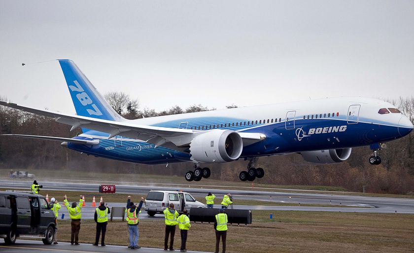 Dreamliner makes maiden flight - ABC News